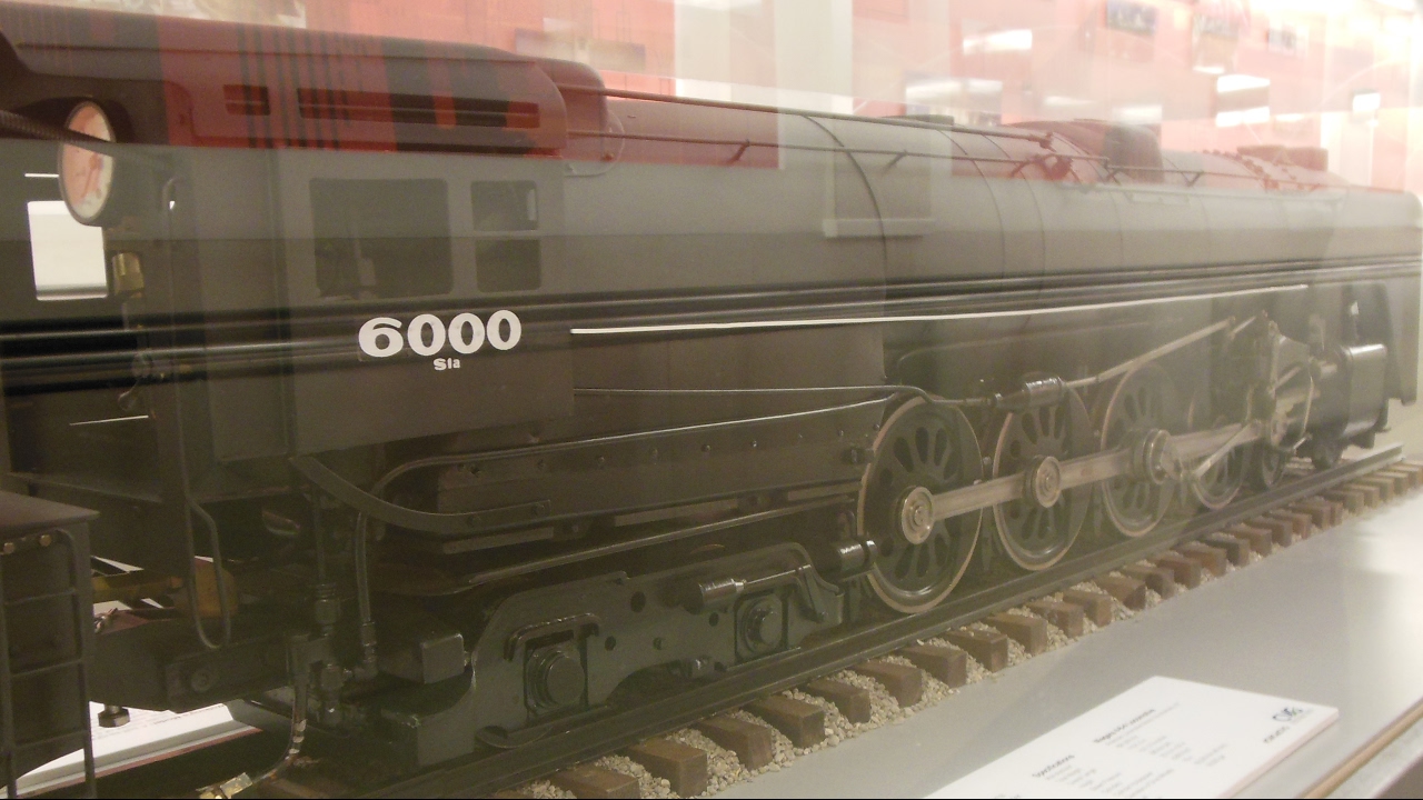 Niagara Class Live Steam Locomotive 484 3/4" scale 3.5 gauge - YouTube