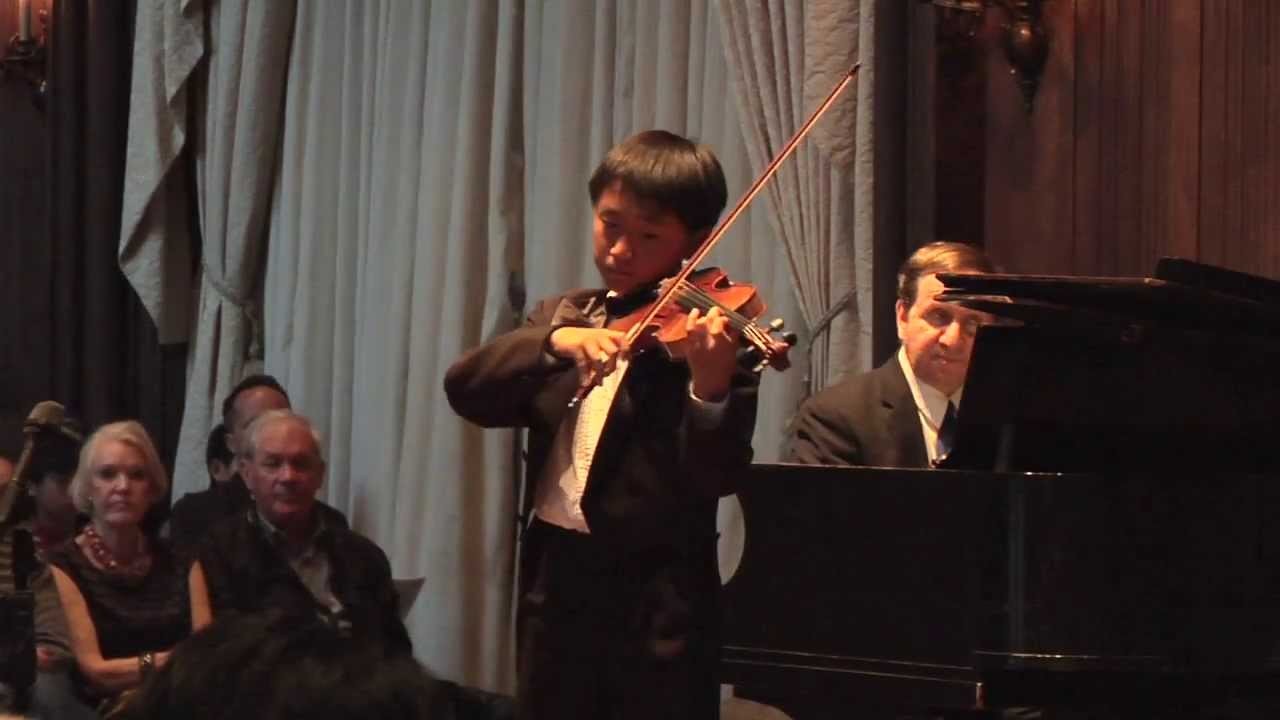 Roger Xia, age 11, violinist, plays Mendelssohn's Violin Concerto in E ...