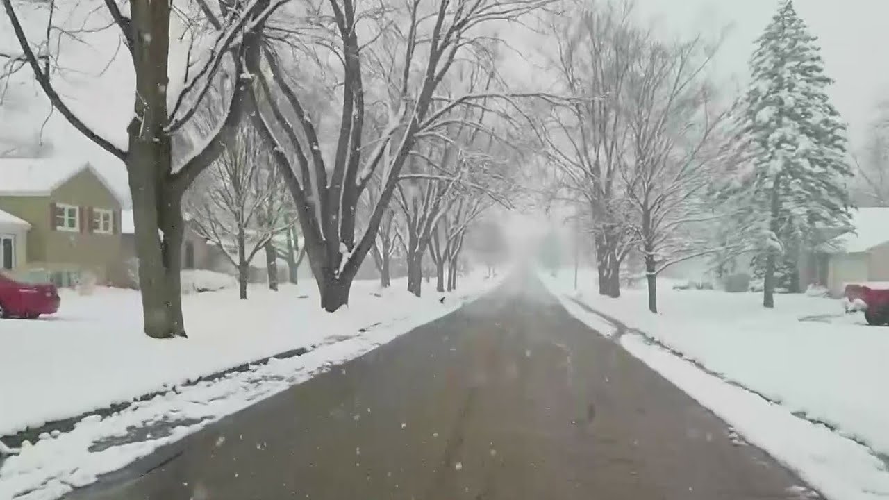 Snowy spring Friday in Chicago's northwest suburbs - YouTube