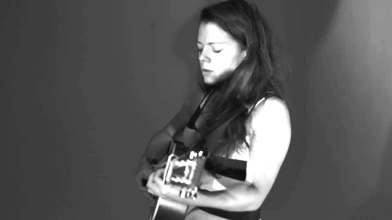 Laura Harding - Take Me [Live] .Original - YouTube