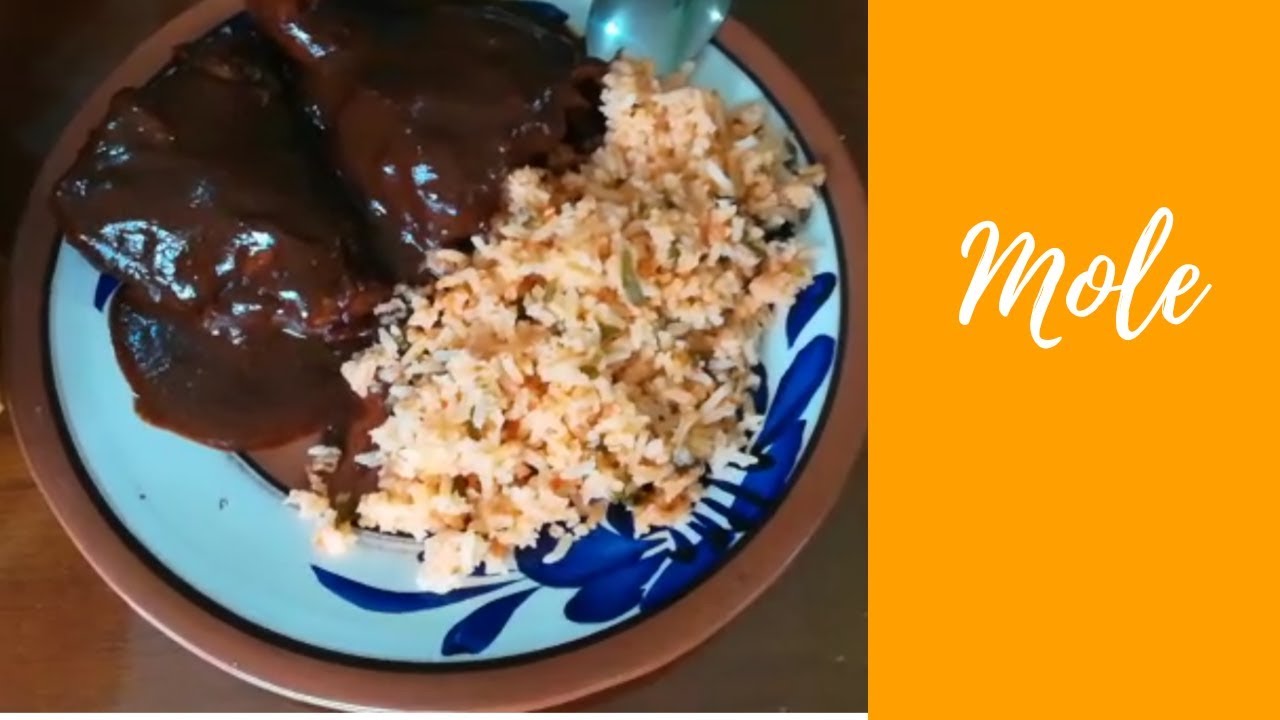 Mole de pollo hecho con pasta - YouTube