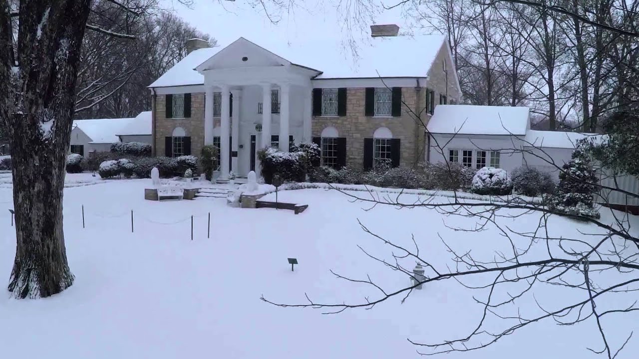 Elvis Presley's Graceland in the Snow - YouTube