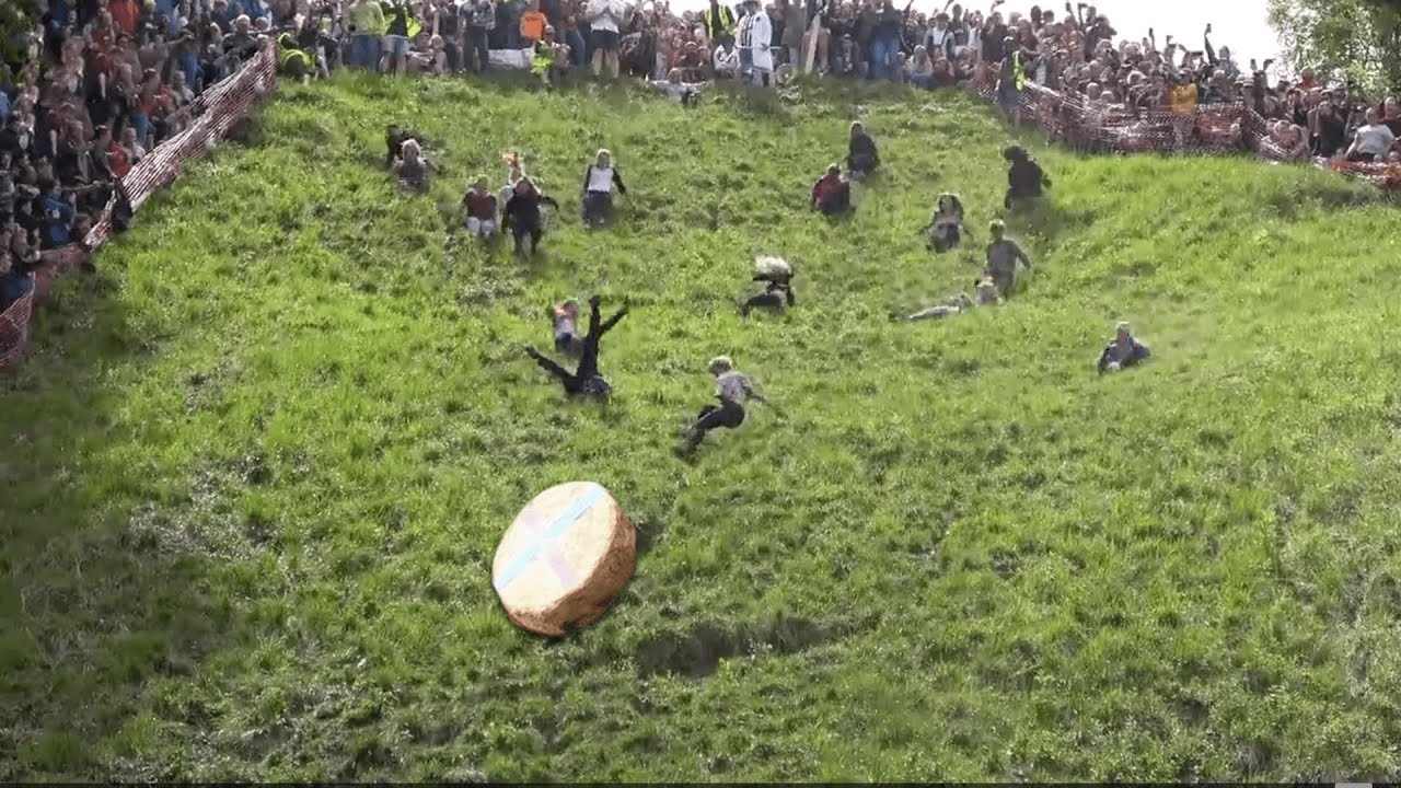 *CRAZY* Multiple injuries at the 2019 cheese rolling contest in the UK ...
