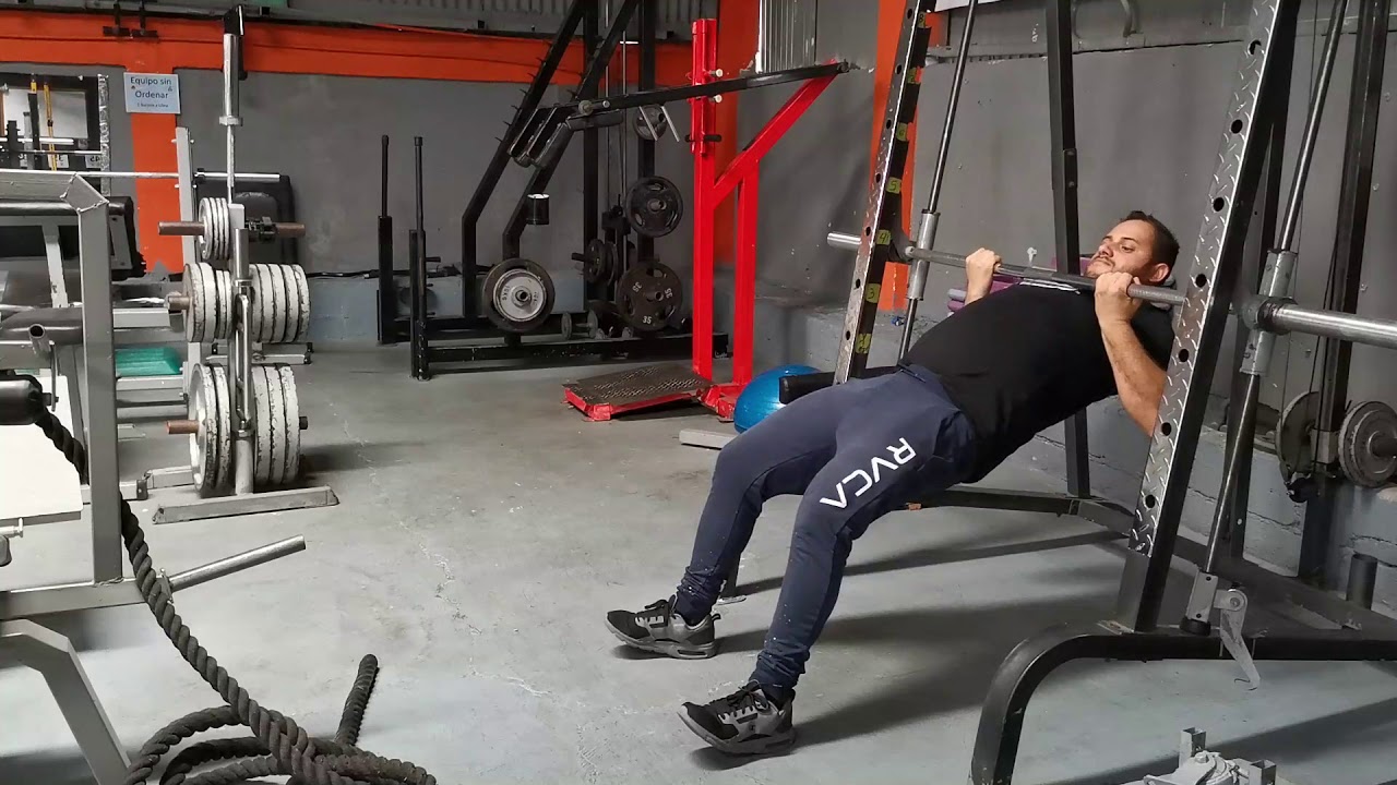Remo invertido en maquina smith - YouTube
