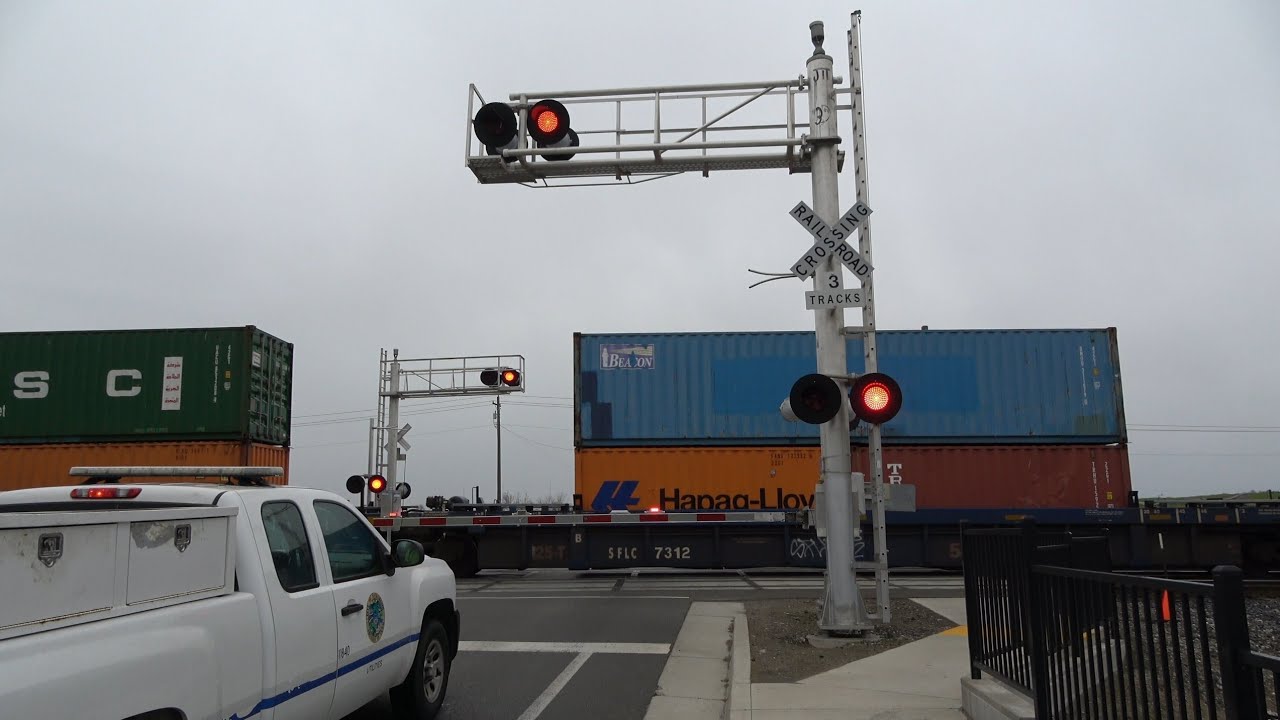 UP 6383 Intermodal Stack Train East - 28th St. Railroad Crossing Before ...
