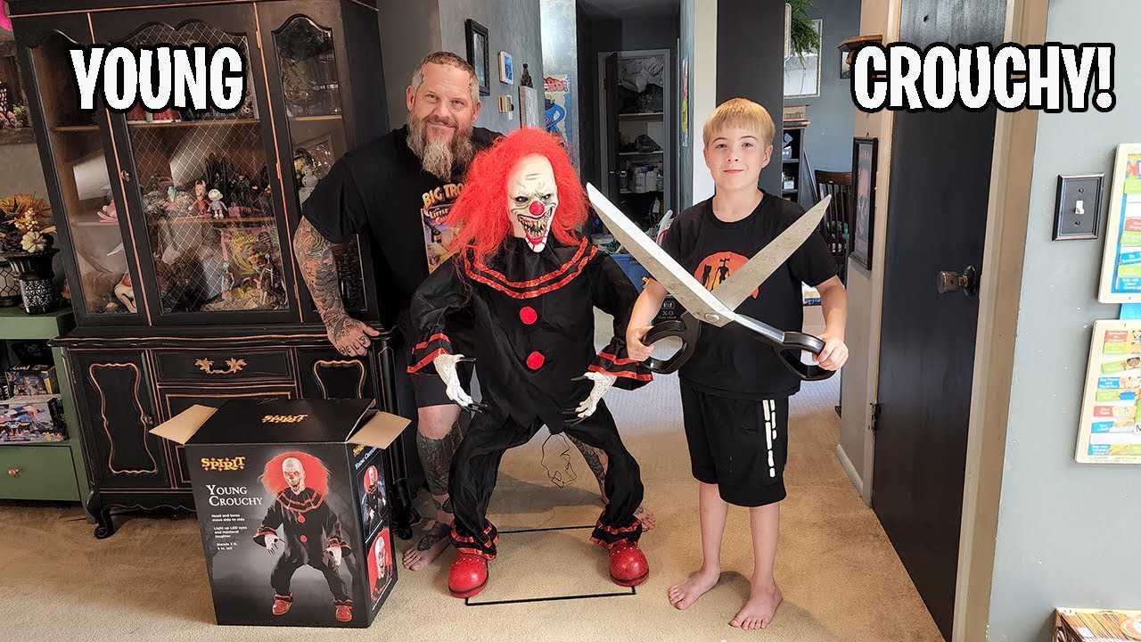 Unboxing/ Setting Up New Young Crouchy Animatronic from Spirit ...