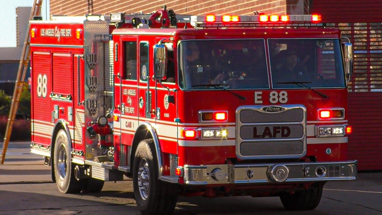 LAFD Engine 88 Responding - YouTube