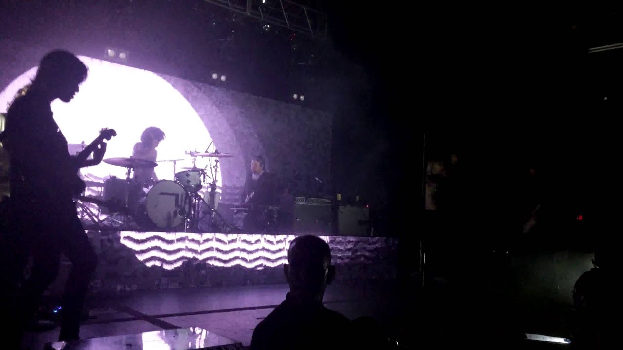 The Neighbourhood concert South Side Ballroom... - YouTube