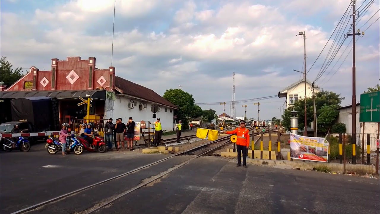 SEMBOYAN 2B KLB KIRIM LOKDIN KA SINGASARI LANGSUNG TEMPEL KE RANGKAIAN ...