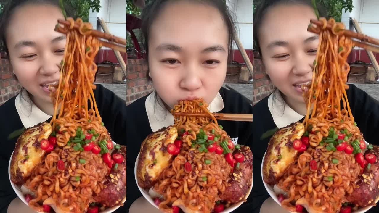 ASMR MUKBANG Rural LUNCH, Rice with Spicy Pork and Chicken, Raw Chilli ...