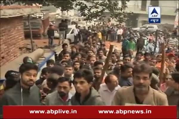 Long queue outside bank to deposit and withdraw money - YouTube