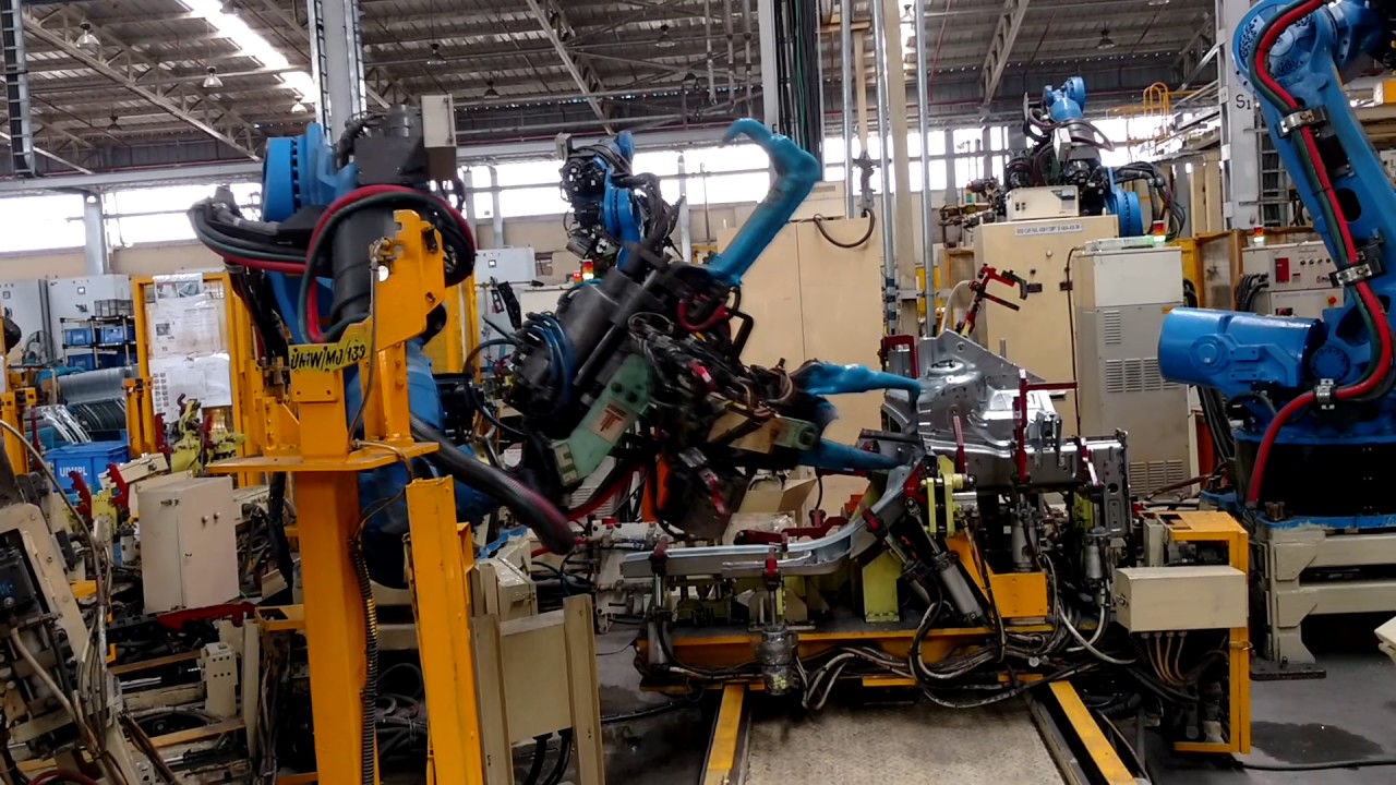 Robotic Spot Welding with Dual Spot Guns (4 Wheeler) - YouTube