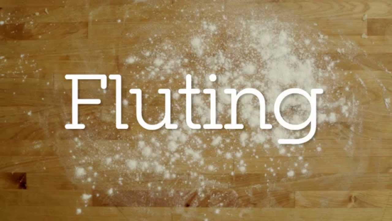How To: Fluting Your Pie Crust - YouTube