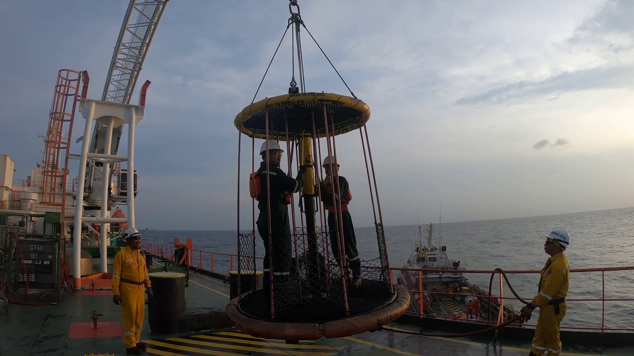 [4K] Offshore Life Malaysia | Personnel Basket Transfer - YouTube