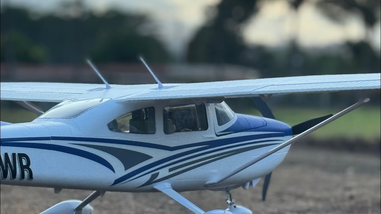 FMS Cessna 182 Skylane 1500mm Touch and Go video. - YouTube