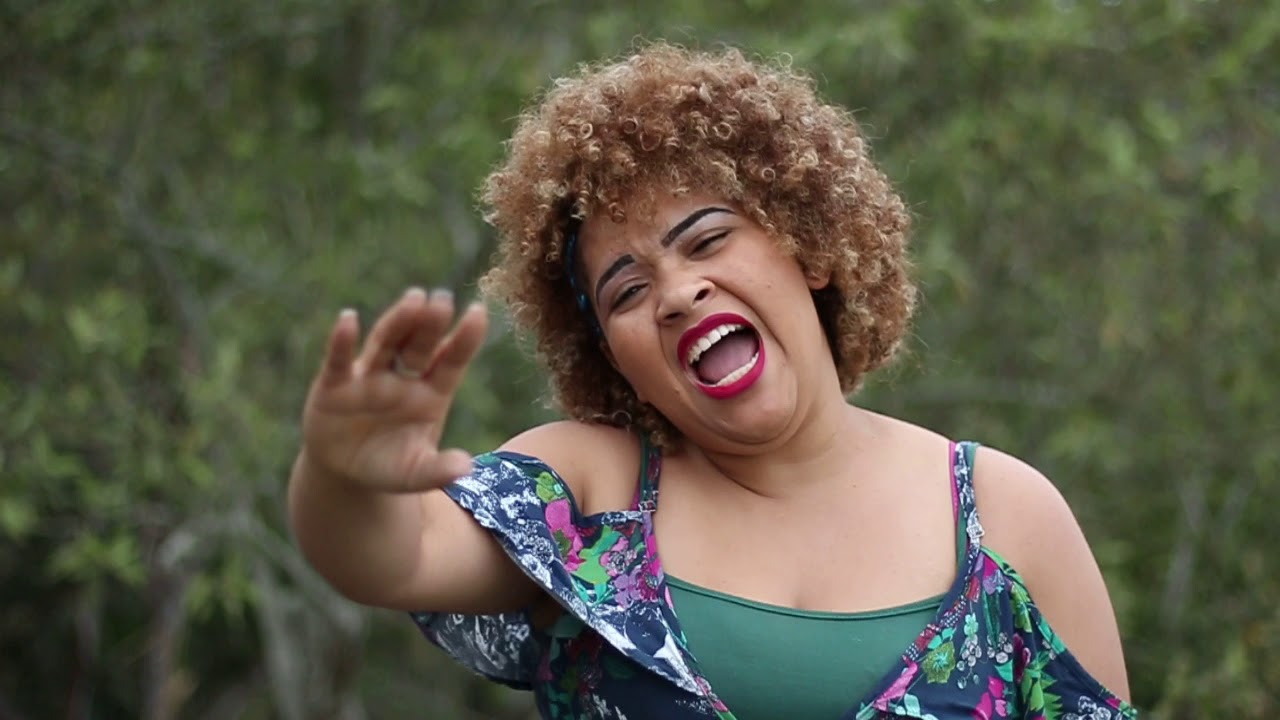 Andrezza Marques Lança sua Nova Música de Trabalho A Colheita - YouTube