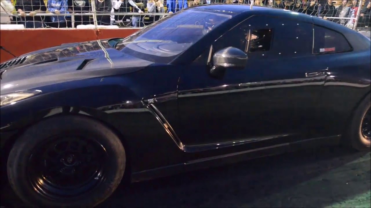 Nissan GTR R35 STRAIGHT PIPES (turn up your sound) - YouTube