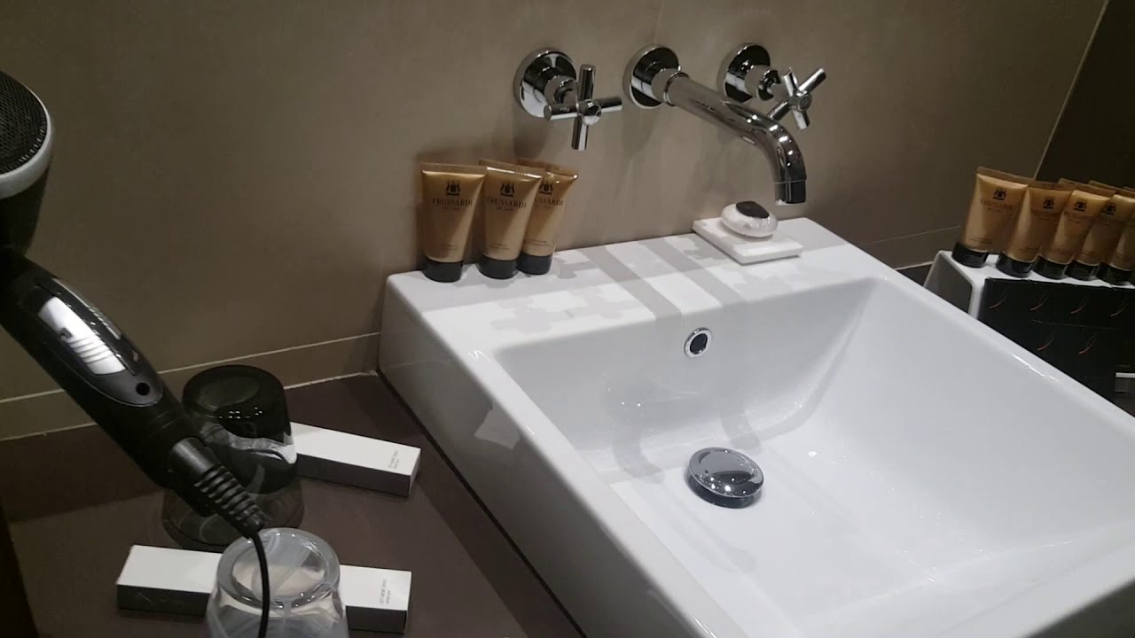 SAV Hotel ....Bologne....بولونيا - YouTube