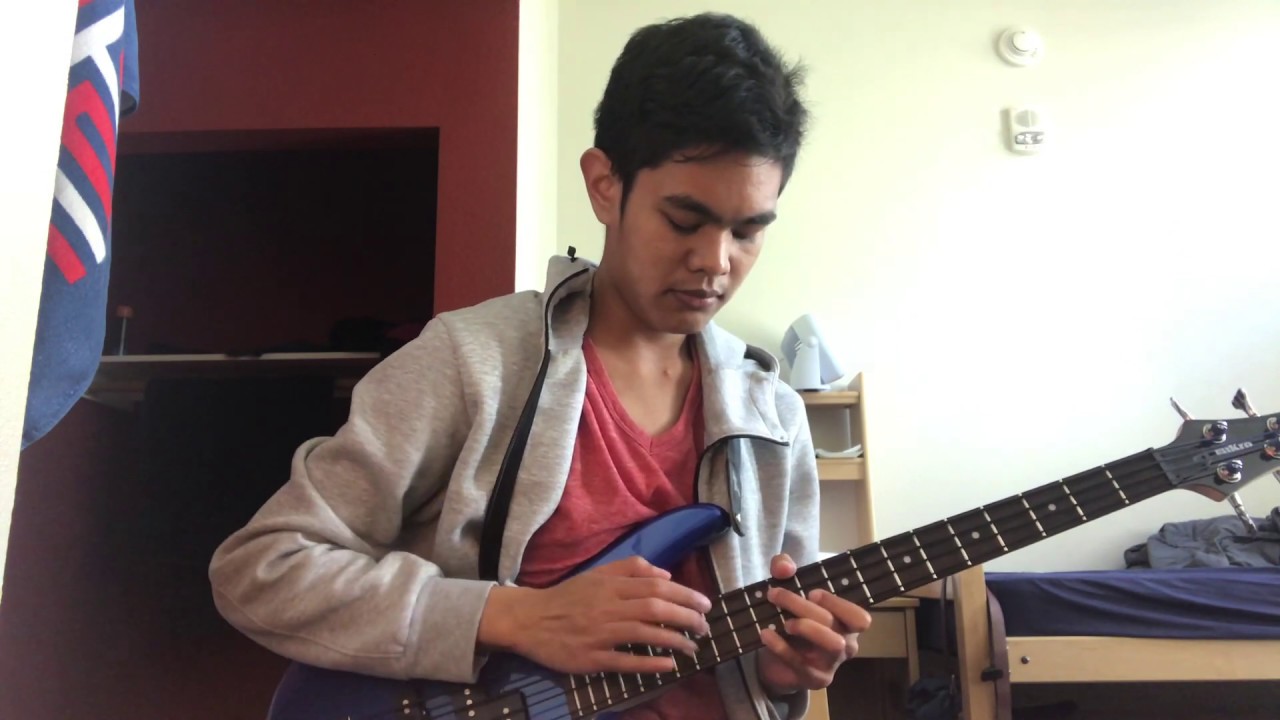 lil math rock/emo bass tapping (Chon White) - YouTube