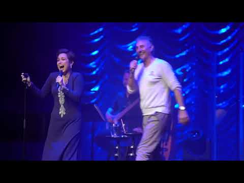 Lea Salonga and Simon Bowman perform A Whole New World from Aladdin ...