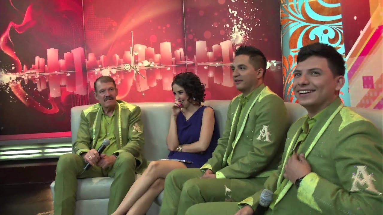 Vámonos Recio Con La Arrolladora Banda Limón - YouTube