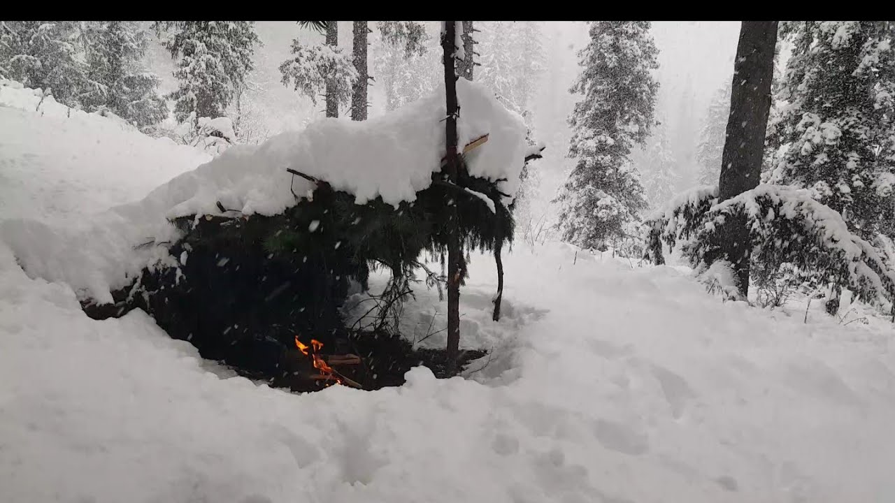 2 days bushcraft winter survival challenge build primitive shelter, Axe ...