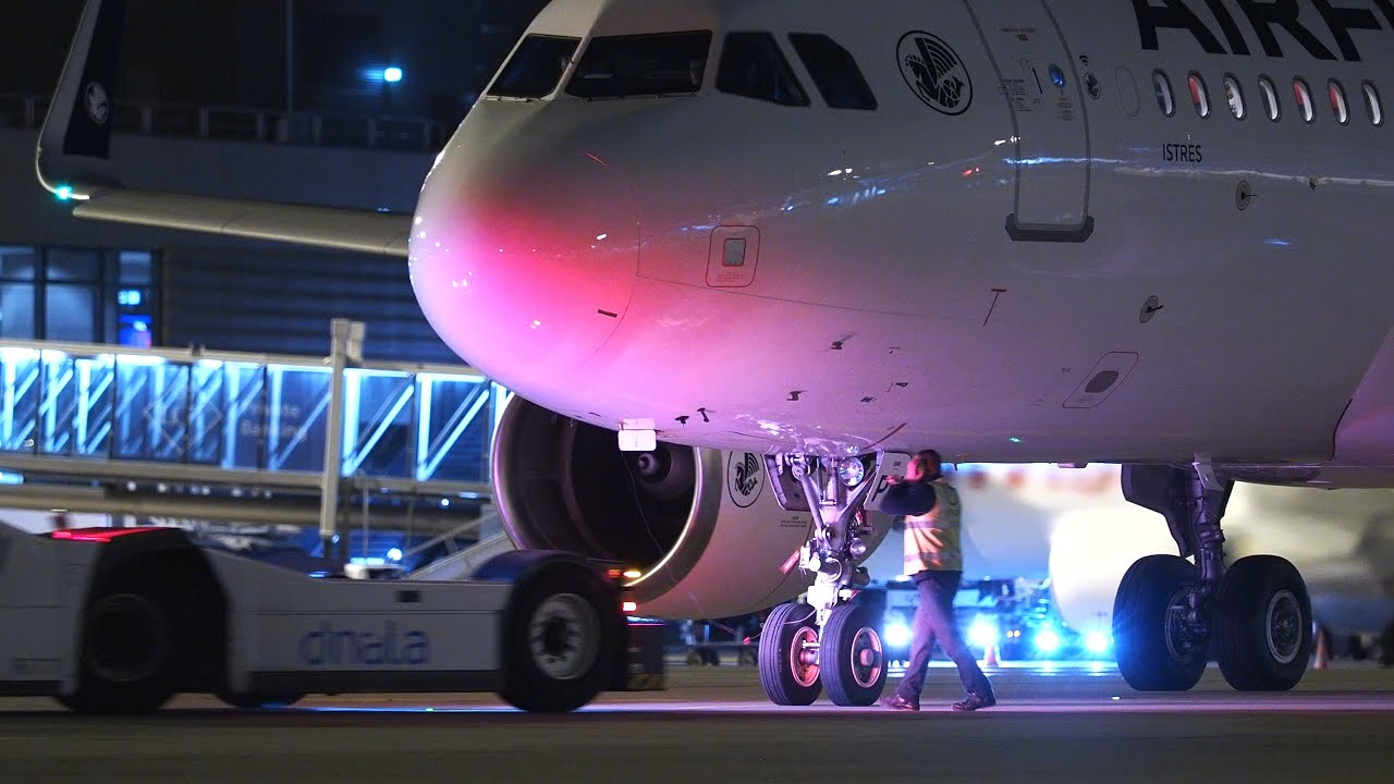 Air France A320 "Sharklets" | Pushback | Airside Night Spotting | Zurich Airport 21.01.2022 ...