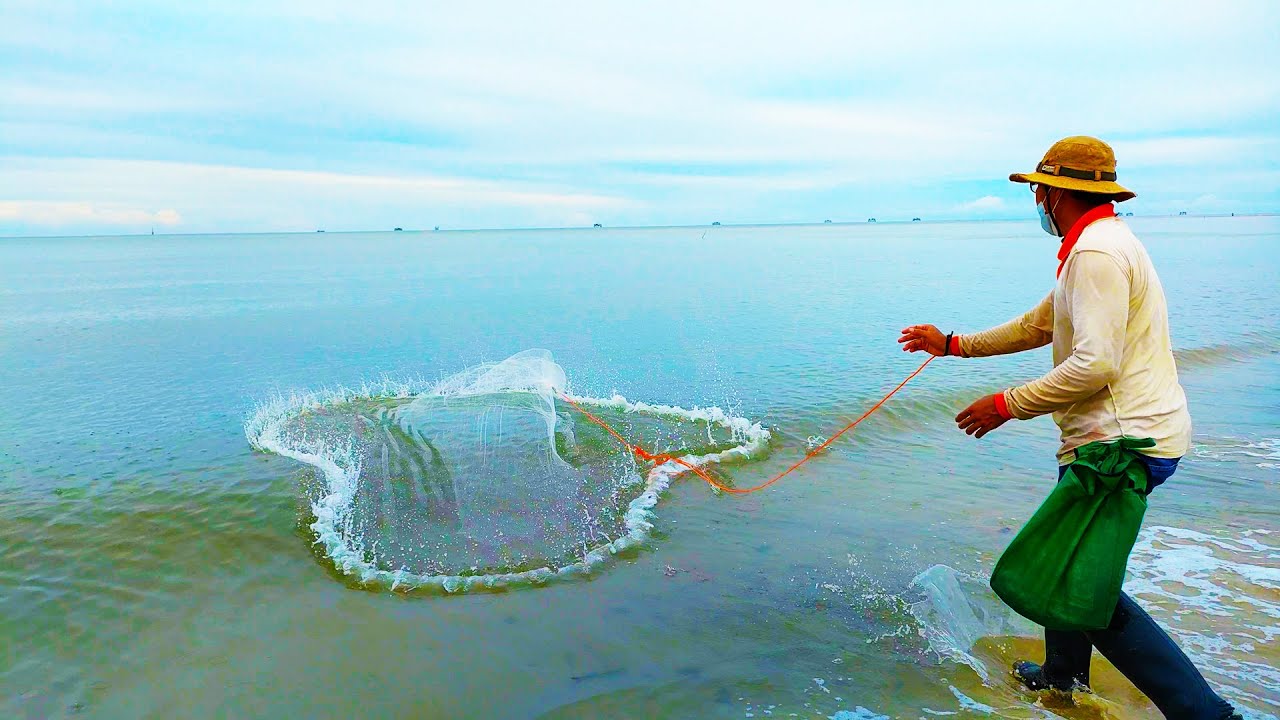 Jala Ikan di Pantai, Tebar Jala Pertama Langsung Panen, Castnet Fishing ...