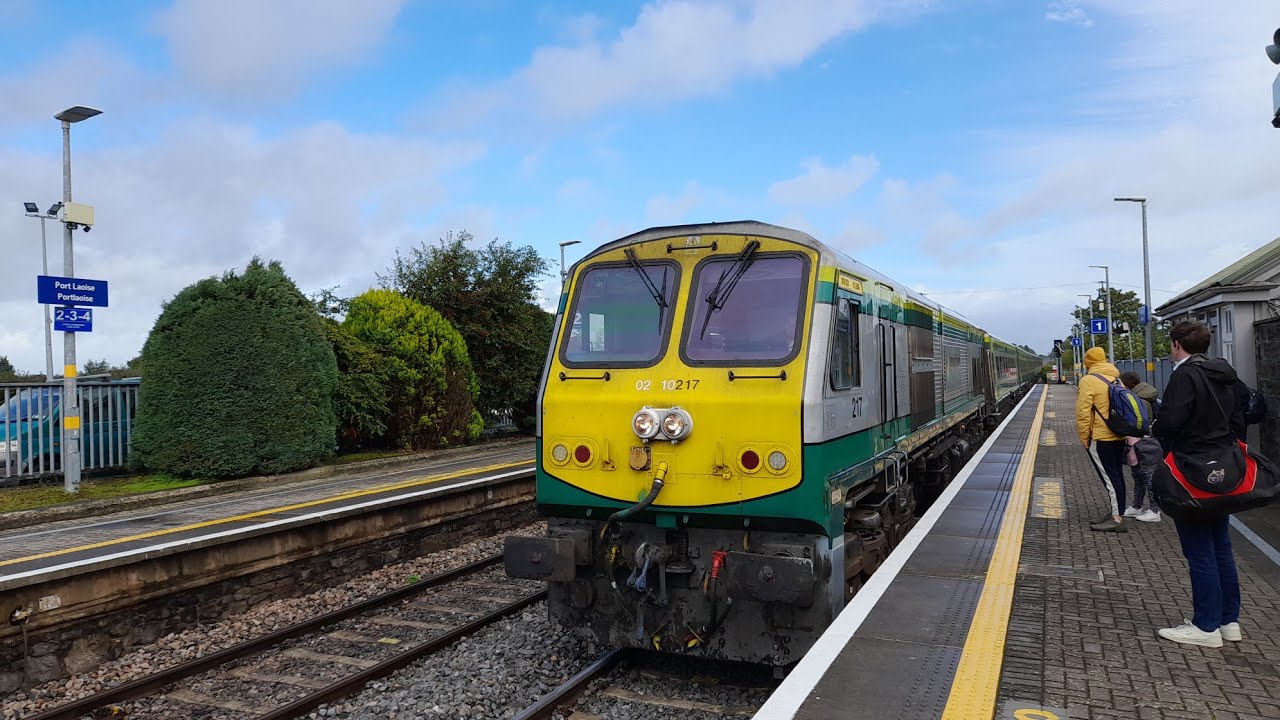 Irish Rail 201 class No. 217 River Flesk arrives at Portlaoise with a ...