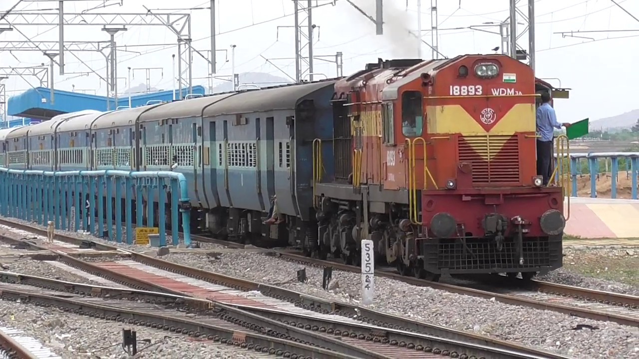 Bangalore Nanded Express departs Mantralayam Road - Indian Railways ...