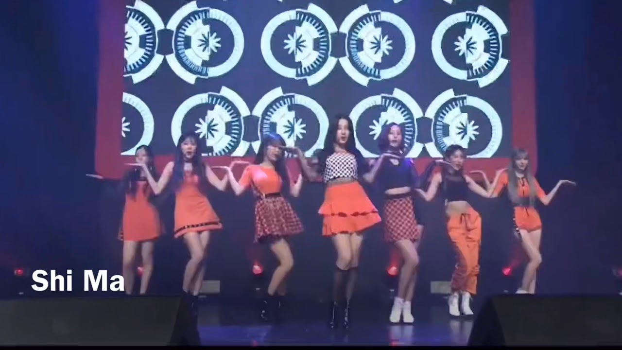 MOMOLAND I'm So Hot 190320 - YouTube