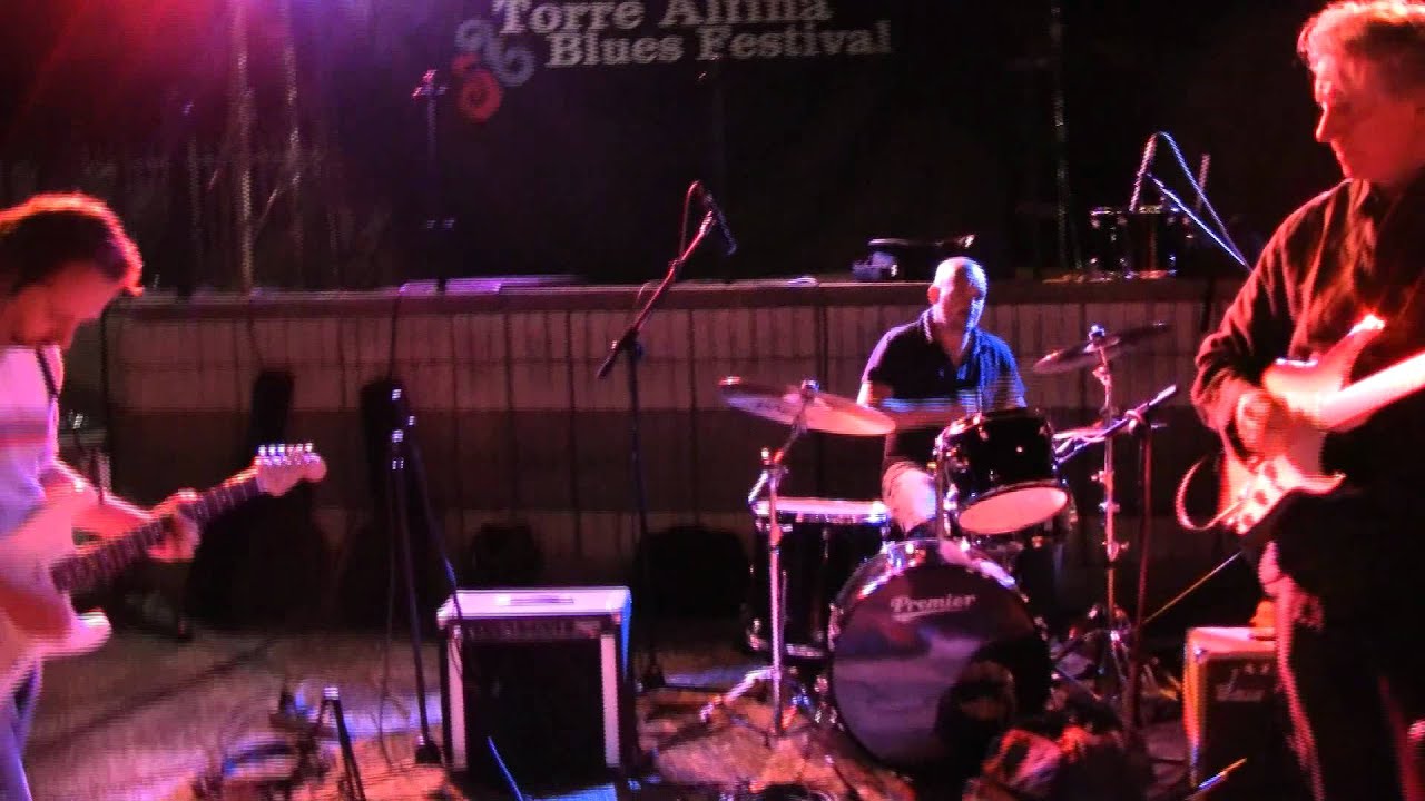 Mark Shattuck porta "Riders on the storm" al Torre Alfina Blues - YouTube