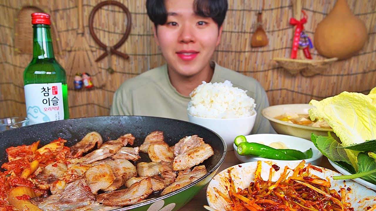 삼겹살 한판에 빨뚜 적셔. 한 주 피로가 풀리는 기분 좋은 만찬입니다. PORK BELLY SOJU KIMCHI KOREAN FOOD ASMR MUKBANG. - YouTube