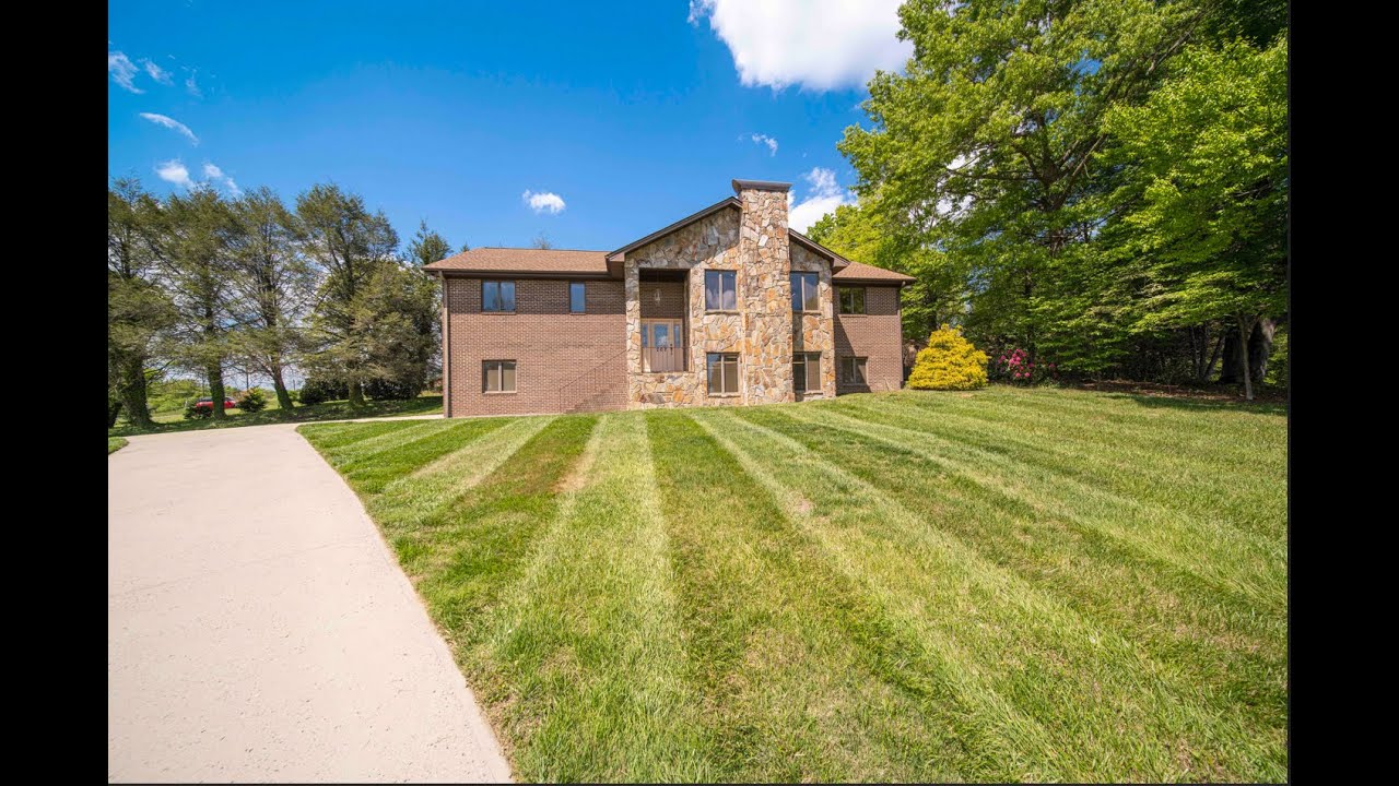 207 N Franklin Road Mount Airy, NC - YouTube