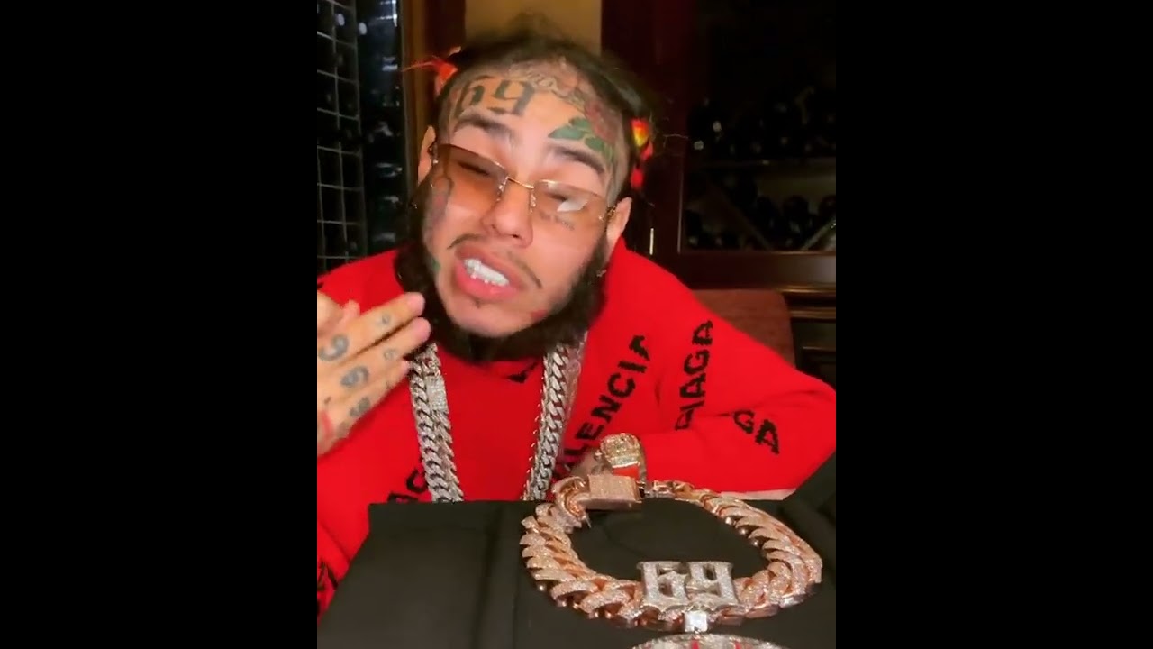 6IX9INE FLEXING HIS $1.000.000 DIAMOND CHAIN. - YouTube