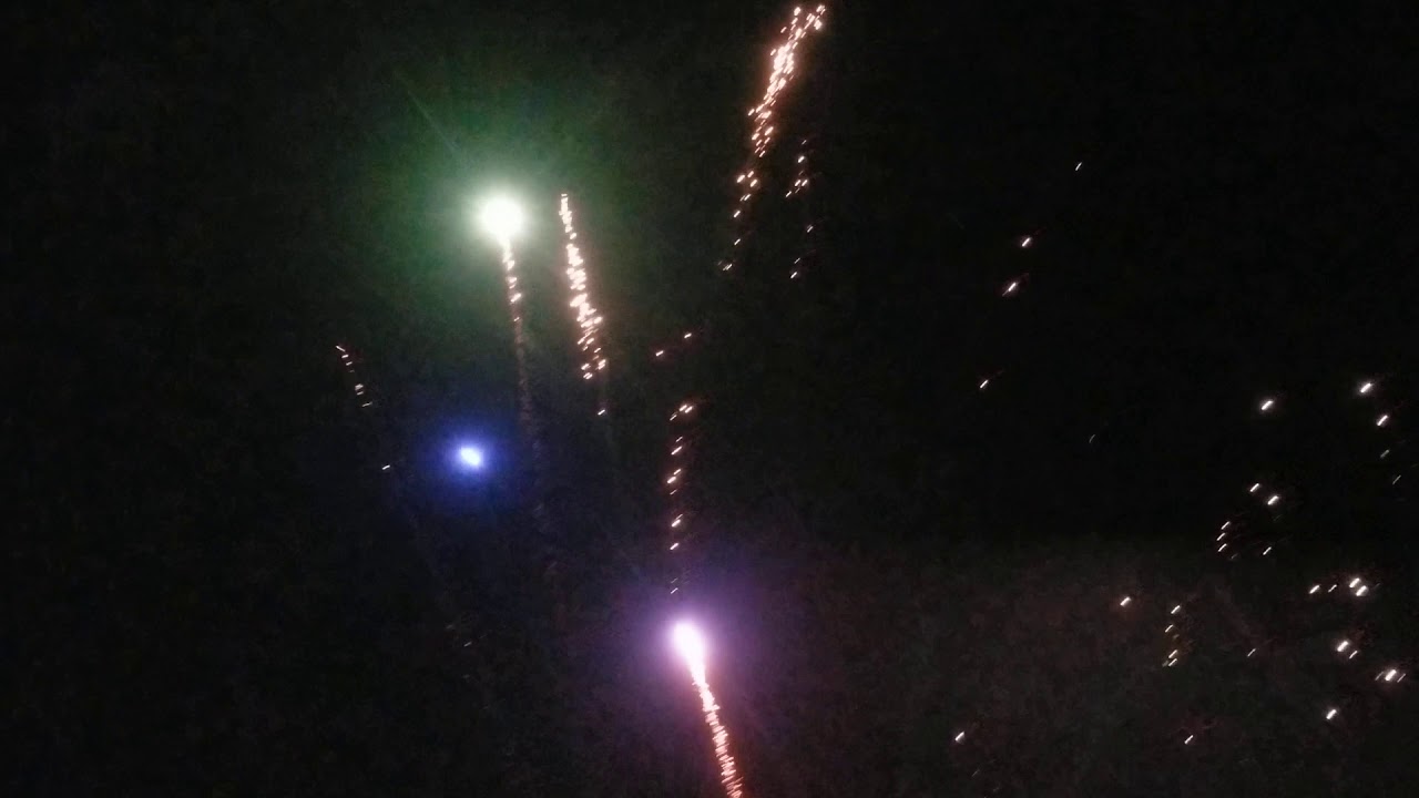 Rapid Fire - 500g Zipper - Red Lantern Fireworks - YouTube