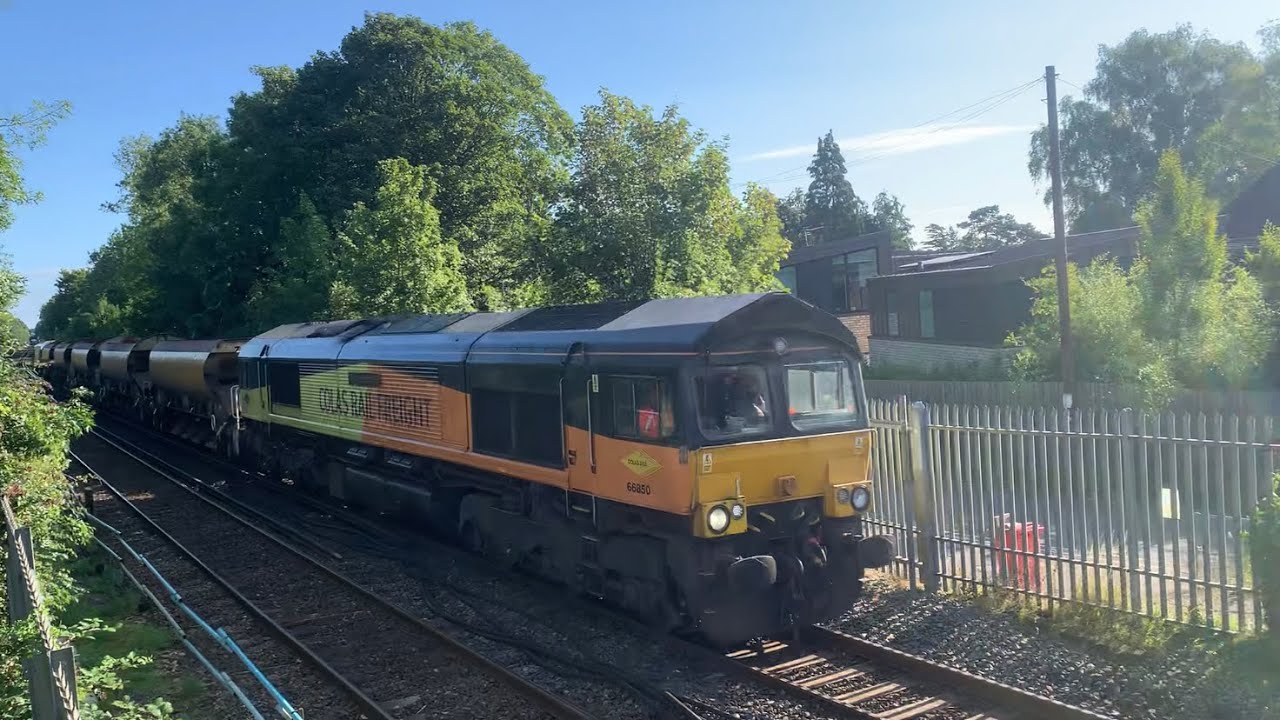 Class 66 | 66850 ‘David Maidment OBE’ + 66846 | Top & Tail | Colas Rail ...