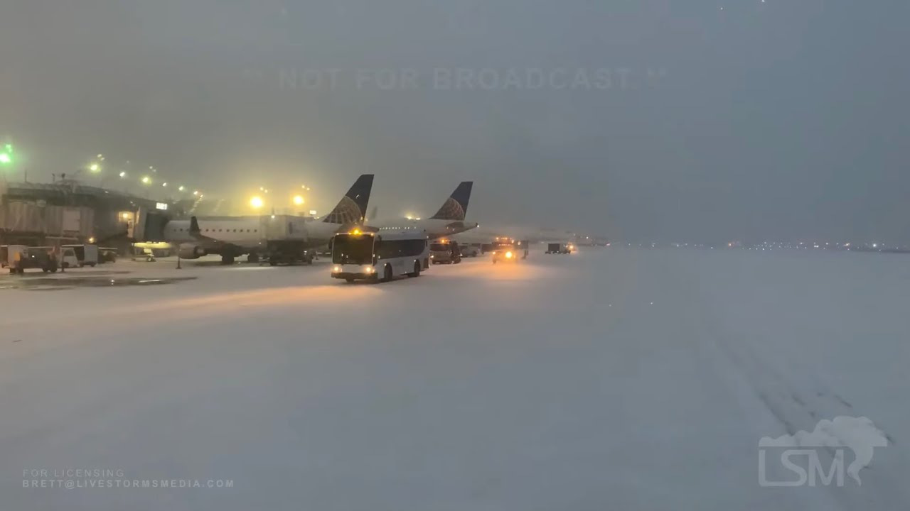 12-29-2020 Chicago, IL - Snowed-In Airport Runway - Flight ...