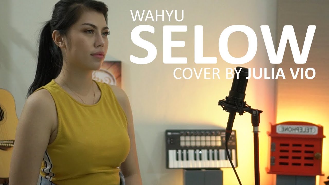 Wahyu - Selow (cover by Julia Vio Acoustic & @gitarisgalau1934) - YouTube