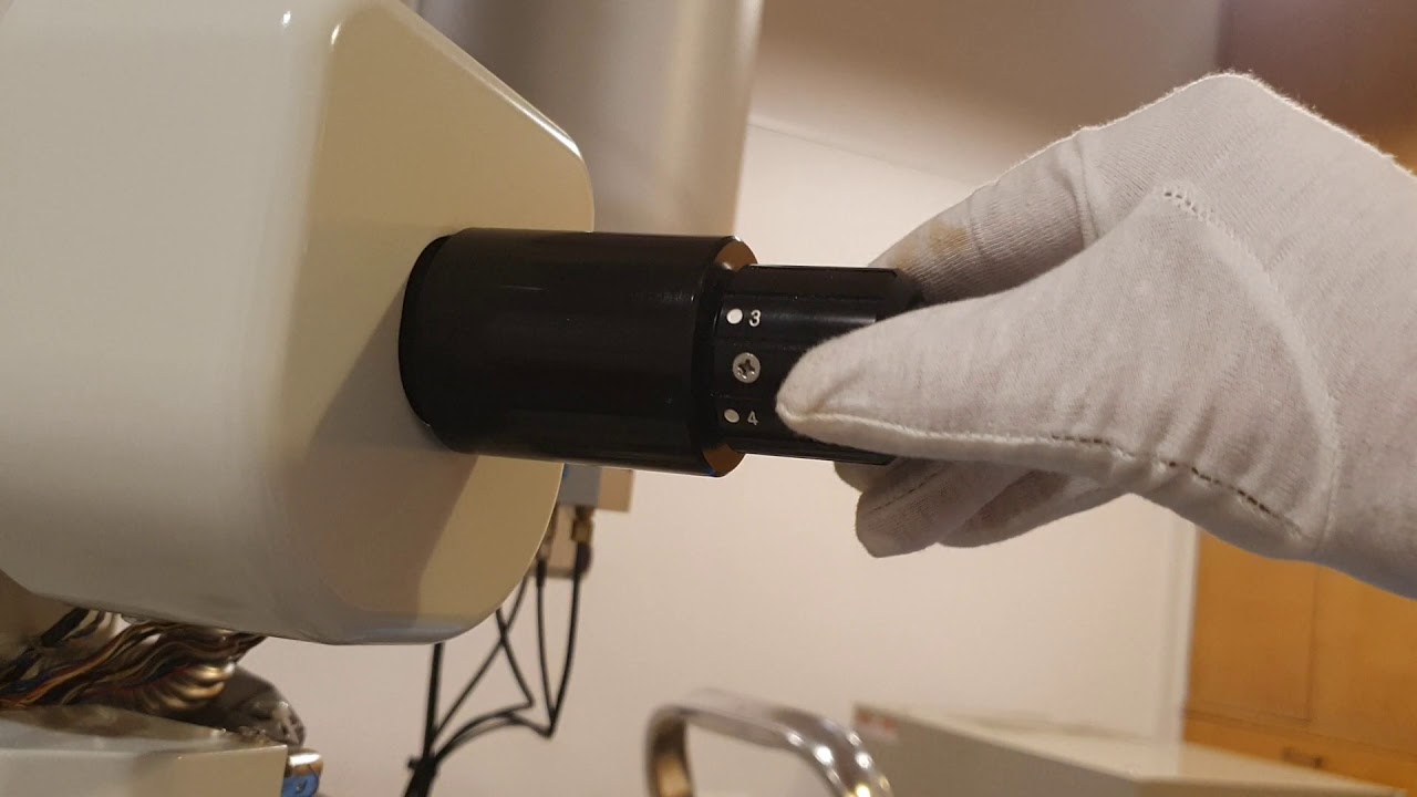 Po pompowaniu wkładanie holdera do mikroskopu/Insert holder into the ...