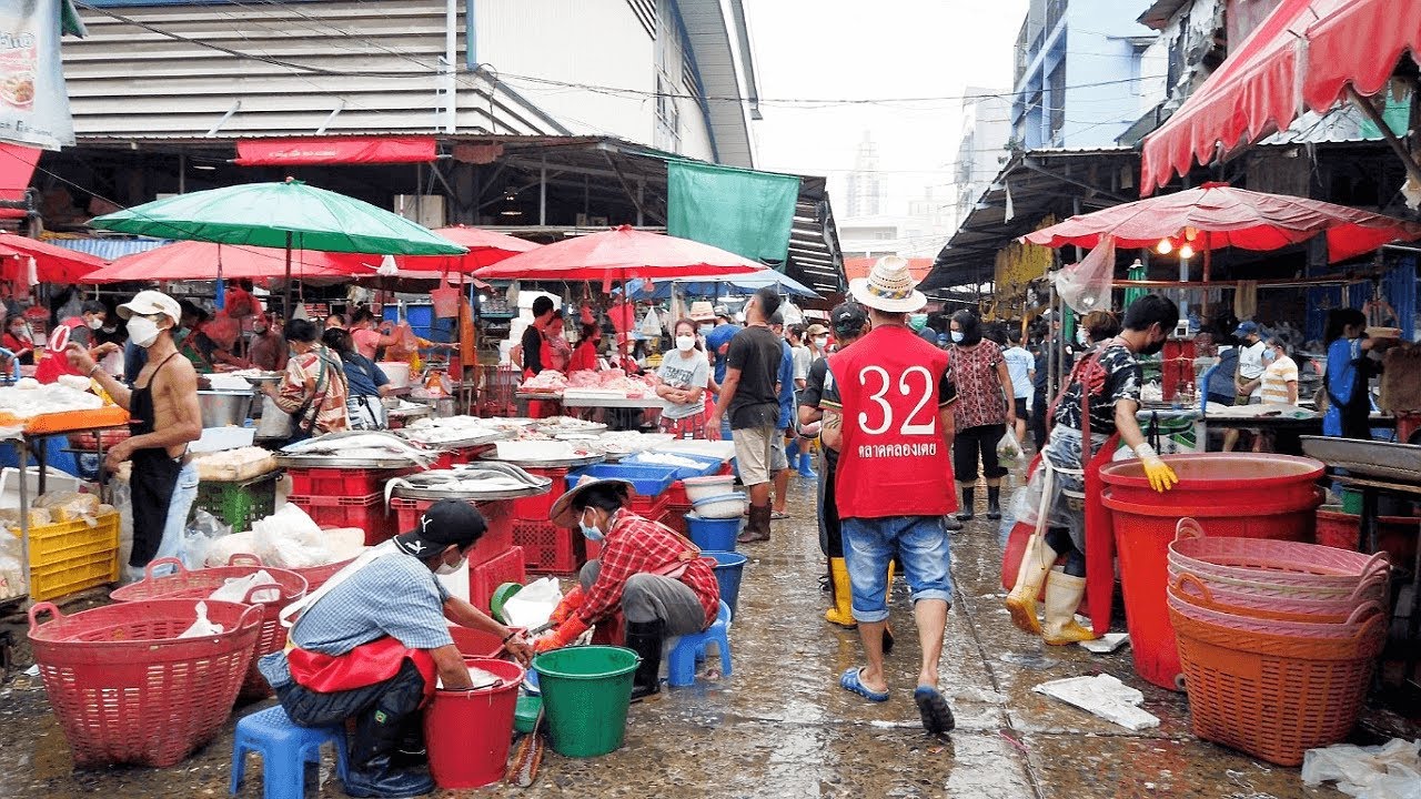 [4K] Thailand Travel - Bangkok Morning Walk around Khlong Toei Market ...