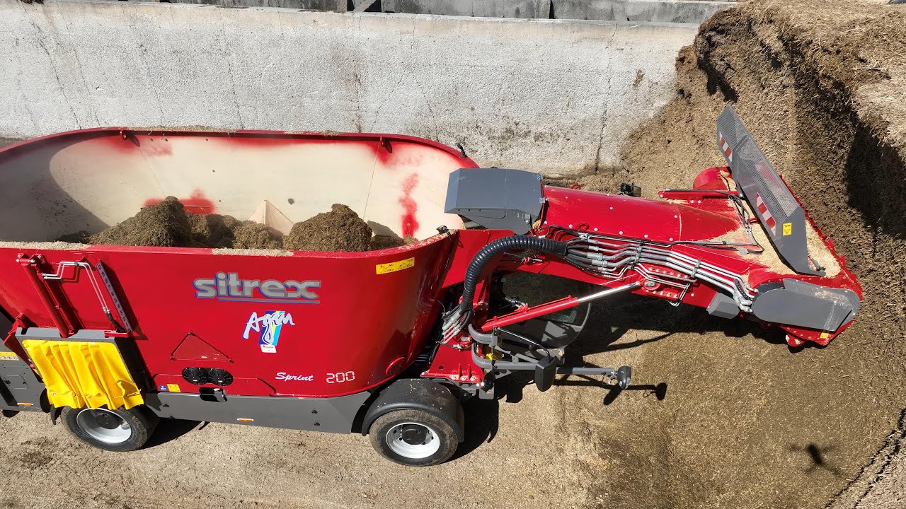 CANADIAN FARMER - FIRST IN CANADA - ITALIAN FEED MIXER - Sitrex Sprint ...