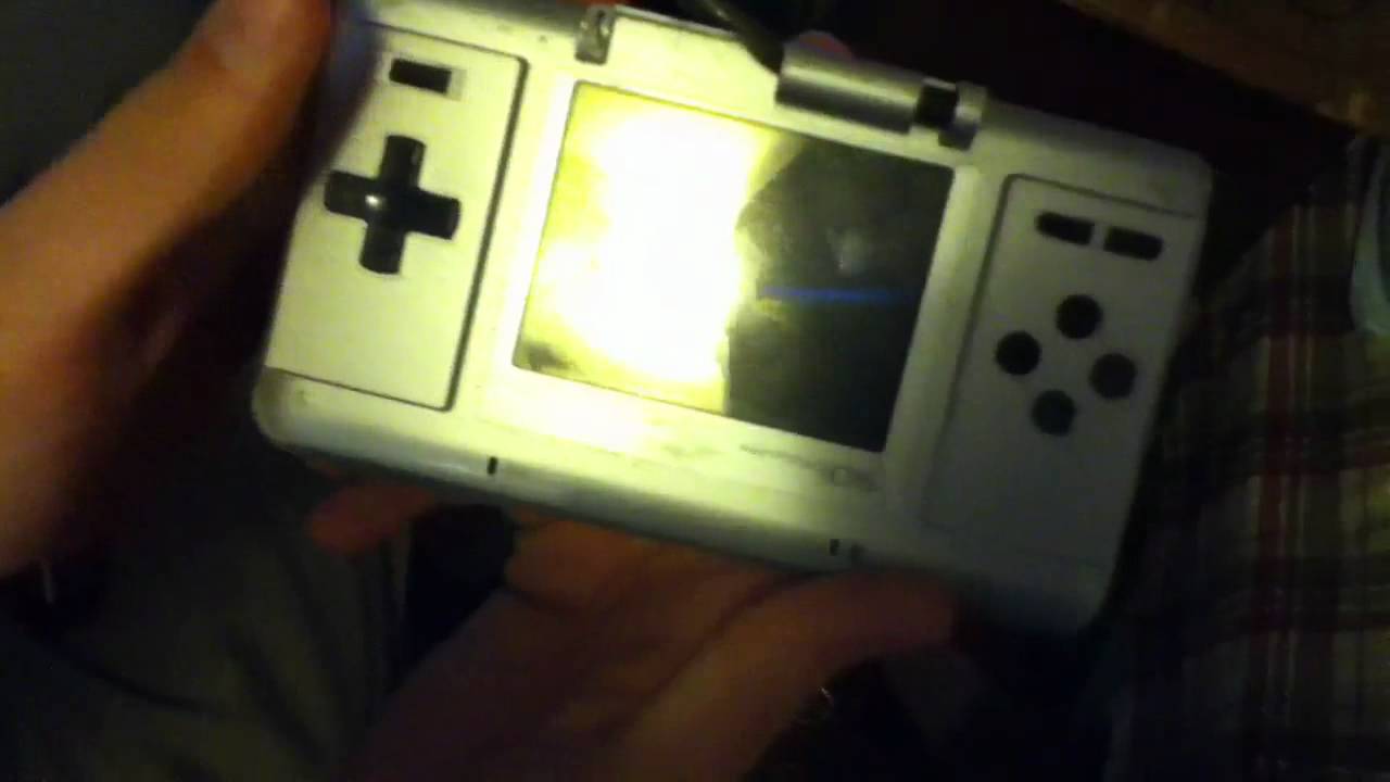 Breaking an old Nintendo DS - YouTube