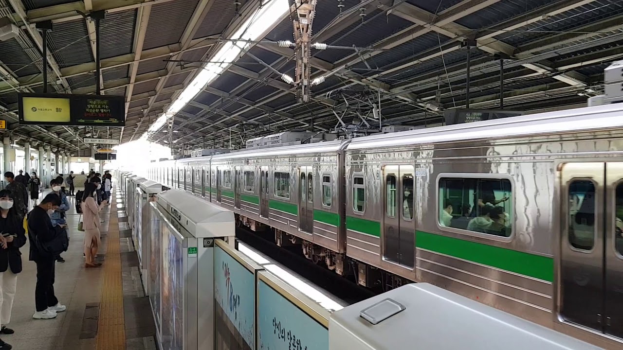강변역에 도착하는 서울 지하철 2호선 열차 - Seoul subway line 2 train on Gangbyeon ...