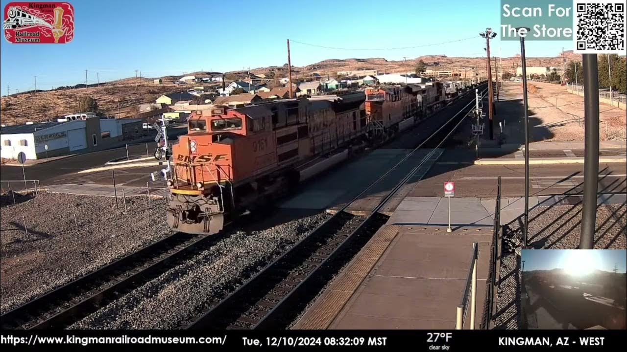 BNSF 9161 Leads Train BNSF U HLGGAT1 with Warbonnet 4714 EB at Kingman AZ - 2024.12.10 - YouTube