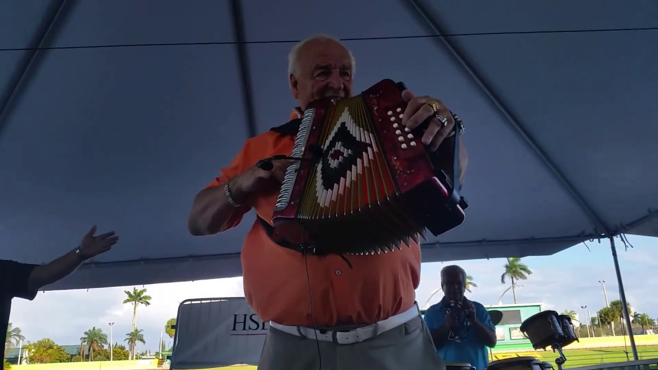 Raymond Laroche au Québec Fest 2017 - YouTube