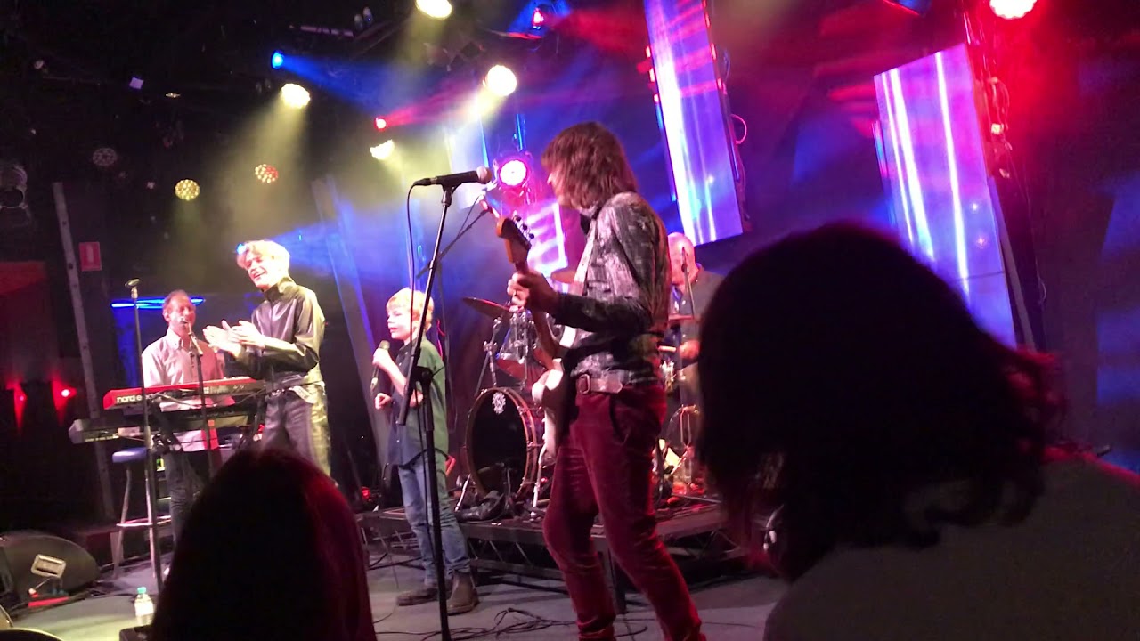 Jeff Duff feat Jarvis 'Rebel Rebel' - YouTube