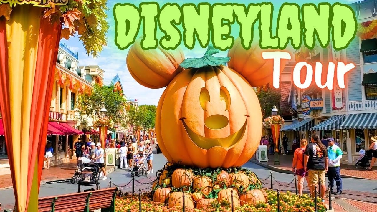 Disneyland October Vlog 2 - Halloween Holiday Spirit - YouTube