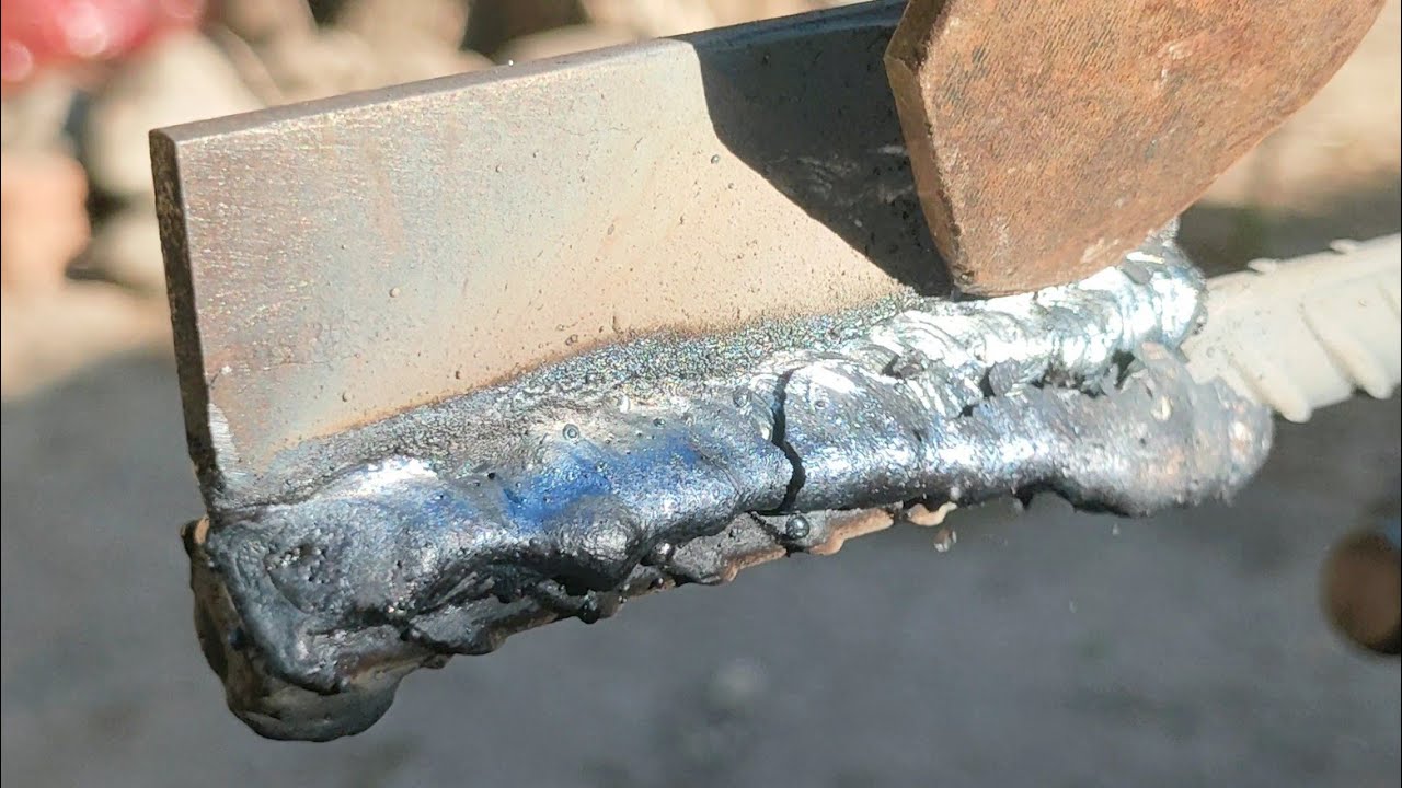 Only a few welders know the technique of welding steel plate to concrete steel - YouTube