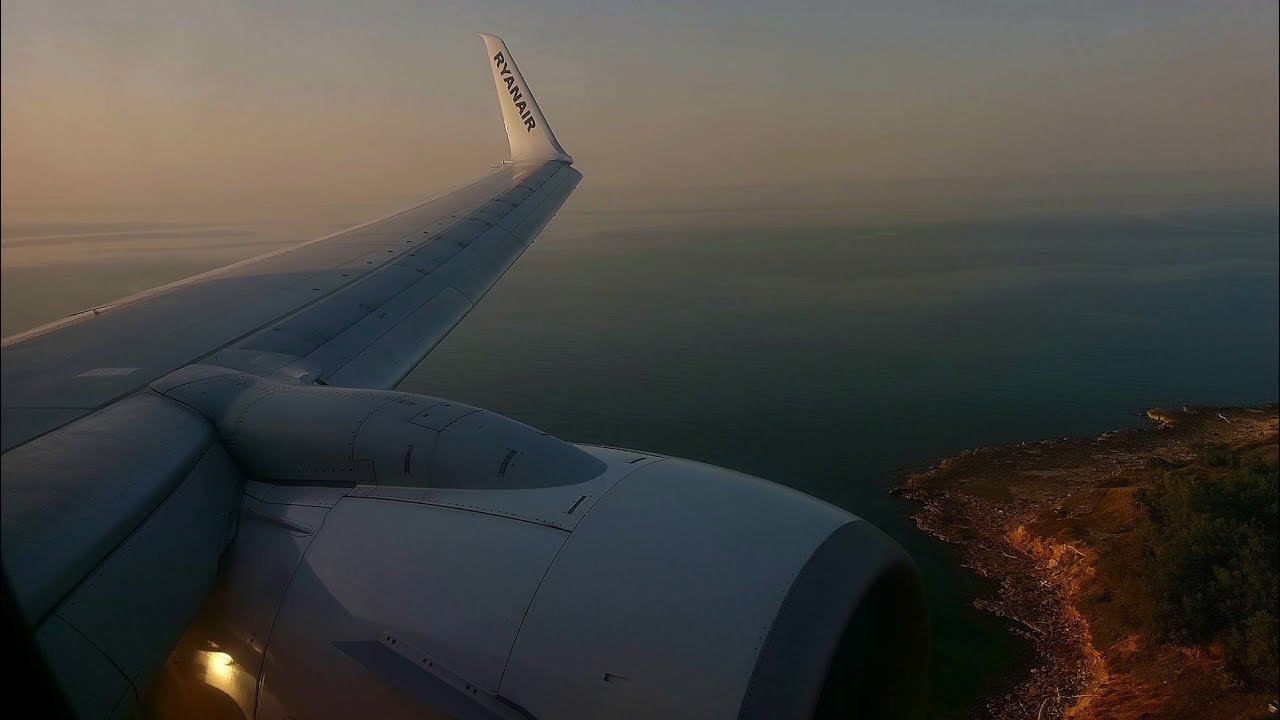 [4K] INCREDIBLE Sunset Landing at Brindisi Airport – Ryanair – Boeing ...